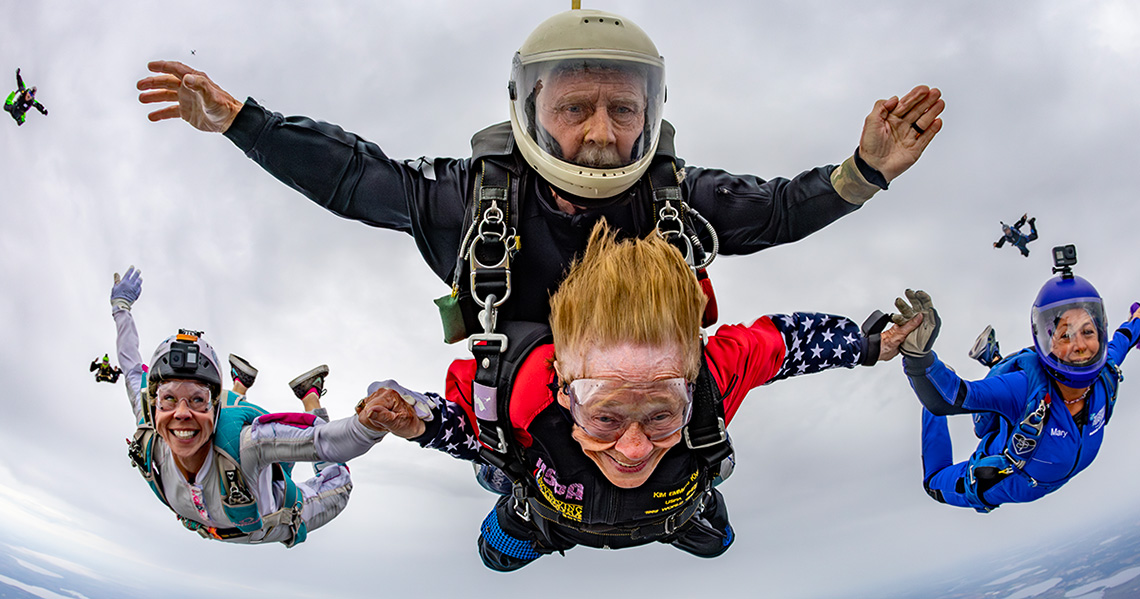 Going for the Gold—Kim Emmons Knor Reaches 1,000 Jumps and Earns USPA ...